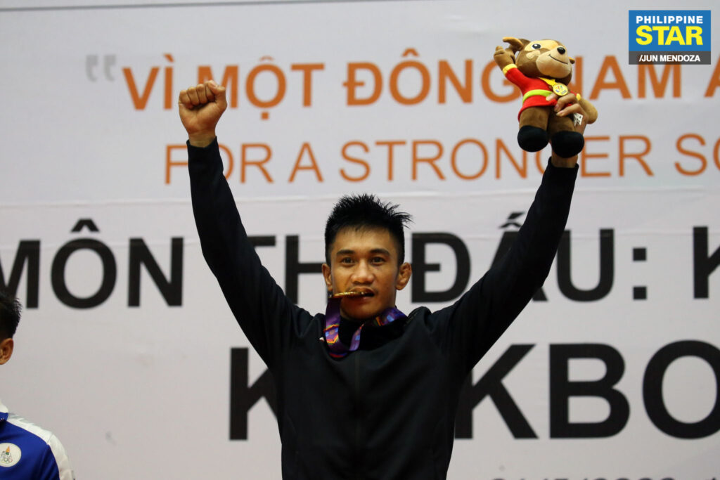 Saclag ready to fight in the Circle, but remains with PH kickboxing team